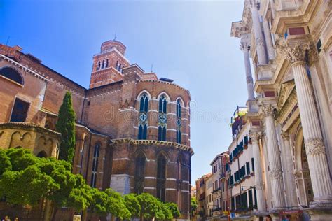 Catedral De Santa Maria Gloriosa Dei Frari En Venice Italy Foto De