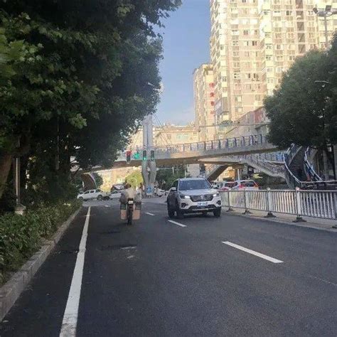 利川一男子去派出所办事，突然，被抓了朱毅李剑锋张某