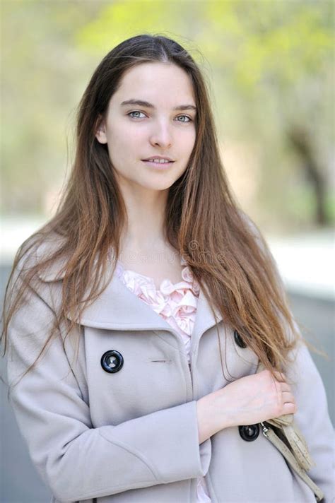 Menina Bonita Exterior Imagem De Stock Imagem De Ajuste 30770217