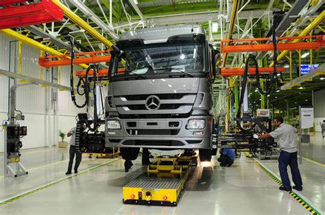 Mercedes Benz suspende produção no Brasil por agravamento da pandemia Economia G