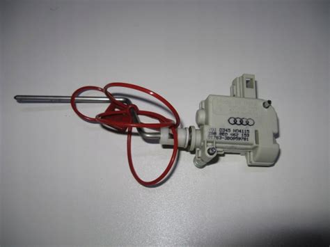SIŁOWNIK KLAPKI WLEWU PALIWA AUDI A4 B6 12152582453 oficjalne archiwum Allegro