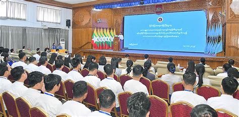 နိုင်ငံခြားရေး ဝန်ကြီးဌာနမှ အရာထမ်းအမှုထမ်းများ အတွက် ဘာသာစကား သင်တန