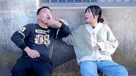 小夫妻随礼，为了吃回本提前四天不吃不喝，这做法真是太有才了 搞笑视频 搜狐视频