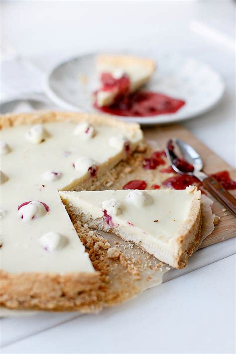 Тарт из белого шоколада с малиной или вишней Самара