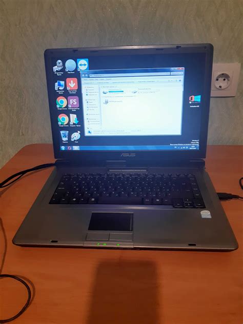Рабочий ноутбук Asus X51L с мышкой и блоком питания: 900 грн ...