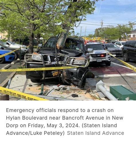 An Suv Careened Into A Utility Pole In New Dorp On Friday Afternoon Snapping The Pole And