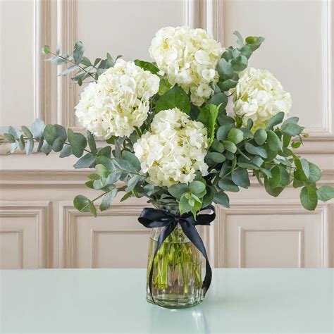 T Classic White Hydrangeas Vase Best Flower Shop Uae