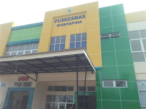 Belum Lama Diresmikan Gedung Puskesmas Siotapina Nampak Retak Plafon