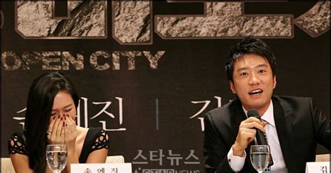 포토 손예진 베드신 이야기 부끄러워요