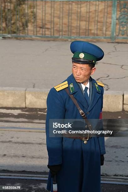노르트 민국 교통경찰 경찰관에 대한 스톡 사진 및 기타 이미지 경찰관 북한 사진 이미지 Istock