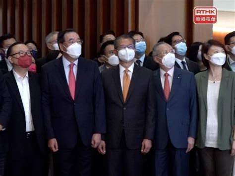 陳茂波率多名官員出席第三次立法會前廳交流會 Rthk