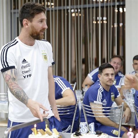El Cumpleaños De Leo Messi En Rusia Entrenamiento Torta El Saludo De