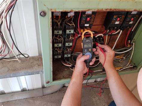 三天完工 木隔間 木門 輕鋼架 配電 新生裝潢工程行 居家修繕 木作裝潢 土水浴厕 系統櫃 水電油漆工程」