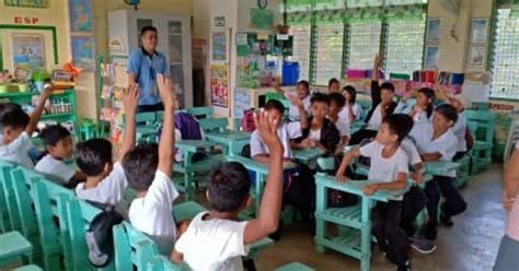 Deped Eyes Smaller Class Size Next School Year But Classroom Shortage