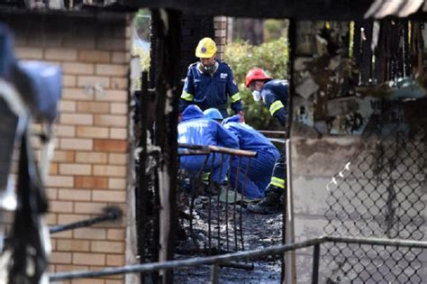 Fetite Gemene Au Pierit Tinandu Se Mana In Timp Ce Mama Lor Incerca Sa