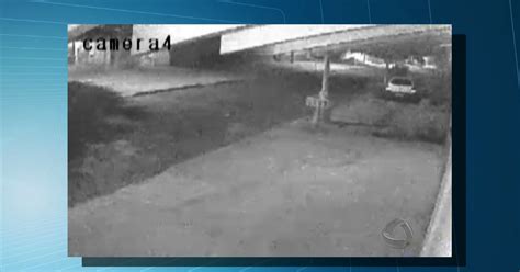 G1 Vídeo mostra carro sendo furtado em bairro de Campo Grande