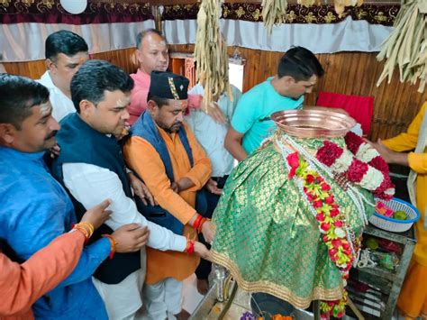 उतरकाशी मुख्यमंत्री पुष्कर सिंह धामी के जन्मदिन को भाजपा कार्यकर्ताओं