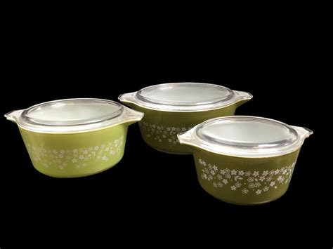 Pyrex Spring Blossom Crazy Daisy Green Casserole Set Of 3 And Lids ~ Vintage 1970s Collectible