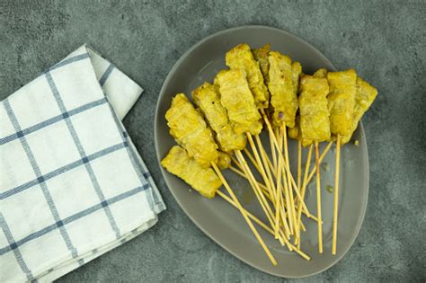 구운 돼지 고기 사테이 태국 어 무 사테이라고 아시아 음식 스타일 강황에 대한 스톡 사진 및 기타 이미지 강황 거리 고기 Istock