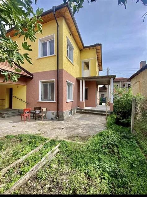 Собственик продава масивна двуетажна къща с Торос Област Ловеч