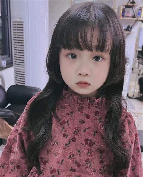 最新流行儿童发型 小女孩可爱公主切儿童发型 美发站