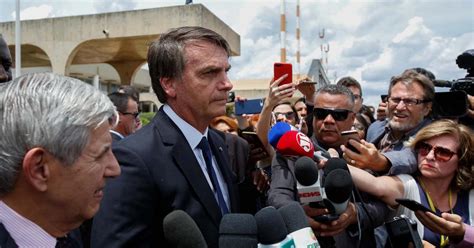 Bolsonaro Ofende Repórter Da Folha Com Insinuação Sexual