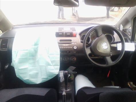 Маленький мальчик на вишню полез… — Honda Fit 1g 1 3 л 2004 года ДТП Drive2