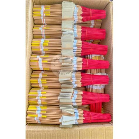 ธูปเทียนทองเปลว สำหรับถวายวัด1แพค50ชุดราคา120บาทและชุดธูปเทียน50ชุด80