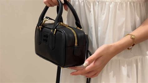 미우미우 아르카디 가죽백 국내배송 가방 스텔라 재구매율 1위 프리미엄럭셔리쇼핑몰