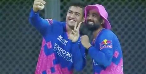 Ipl Riyan Parag And Rahul Tewatias Selfie Celebration Takes Social