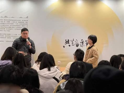 昨晚在共生音樂會真人圖書館 看友人許恩恩分享當年318的種種 才終於有了些十年轉瞬的實感 結尾恩恩問現場說有沒有人也想分享點什麼 見周遭無人