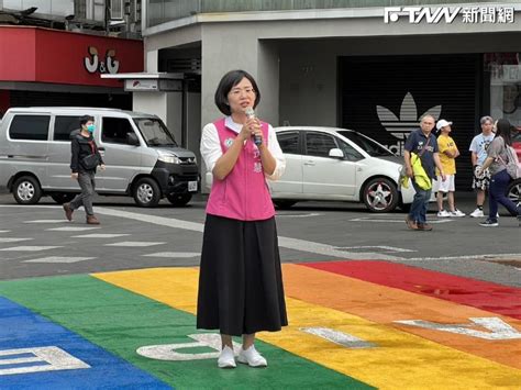 同志大遊行明登場！綠民代攜手洗淨彩虹地景 號召民眾「與多元同行」