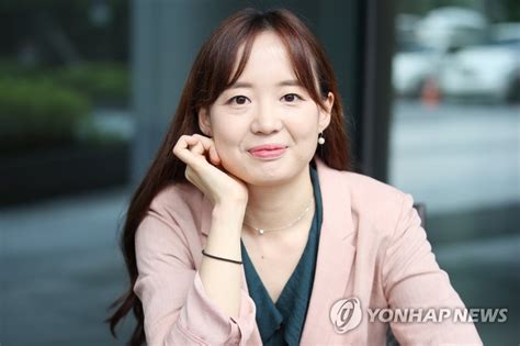 최은영 작가 타인에게 상처주기한국 특히 심하죠 연합뉴스