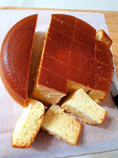 서현종 오랜만에 카스테라를 만들었습니다~ 박력밀가루 우유 계란 꿀 식용유 설탕 소금