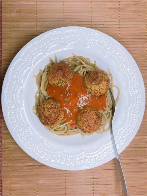 Macarr O Integral C Molho De Tomate E Almondegas De Soja Veg Vipfood