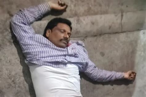 బిల్డింగ్‌పై నుండి దూకి వ్యక్తి ఆత్మహత్య