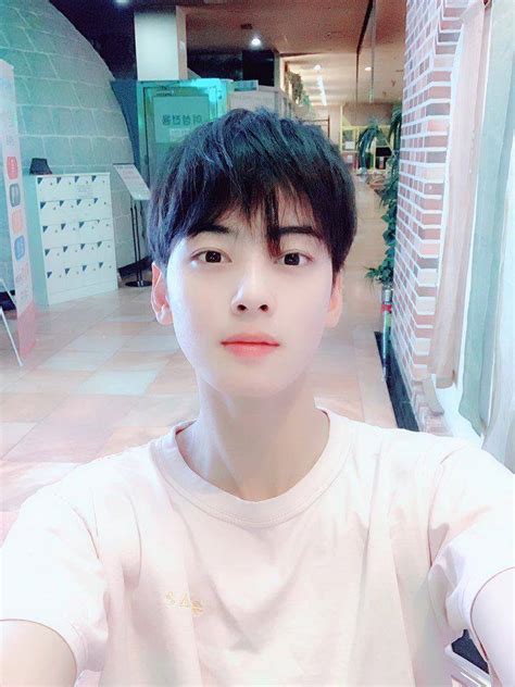 시사이슈유머 셀카 잘 찍으려고 아이폰으로 바꾼 차은우