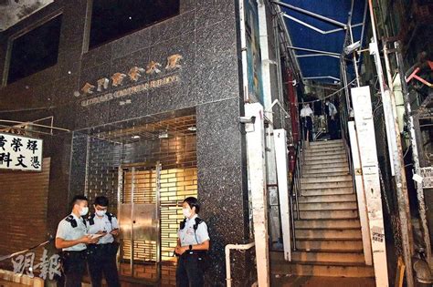肢體碰撞起爭執 上手睇場對現任睇場 尖沙嘴酒吧黑幫激戰 職員傷頭亡 20201007 港聞 每日明報 明報新聞網