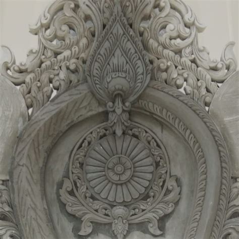 မောင်နိူင် မြန်မာမူ ပန်းတော့