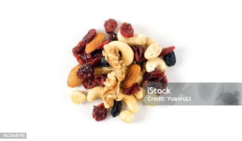 다양 한 견과류 흰색 절연입니다 견과에 대한 스톡 사진 및 기타 이미지 견과 0명 갈색 Istock
