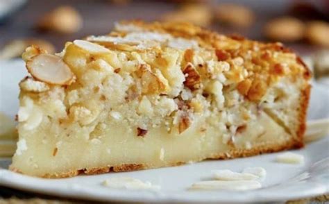 Шарлотка с яблоками и миндалем рецепт с фото пошагово