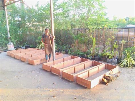 ของคุณปิยเนตร ลำลูกกา 9 กระบะเสร็จแล้วจ้า ขนาดกว้าง 50cm ยาว 180cm สูง 20cm ทั้งหมดไม่ทาสี วาง