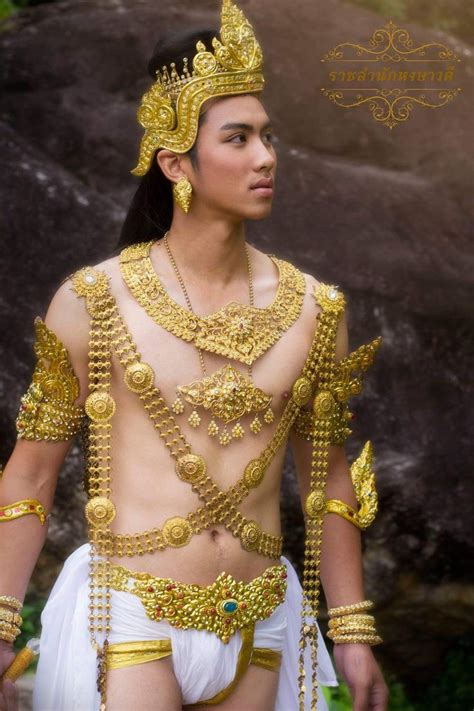 ปักพินโดย Kritsana Downsoay ใน Thai Traditional Costume ชุดเครื่อง
