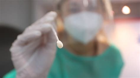هل يمكن أن يعطي اختبار Pcr نتيجة سلبية لدى مريض مصاب بـ أوميكرون