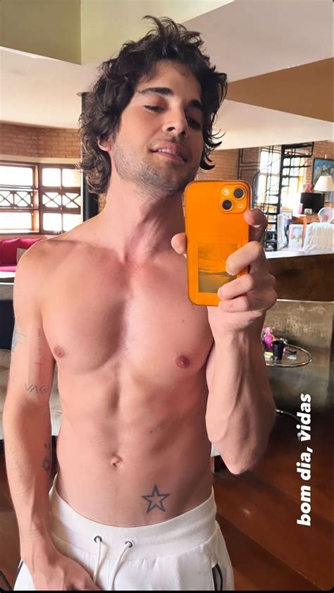 Sem Camisa Fiuk Sensualiza Nas Redes Bom Dia Vidas Vogue Vogue