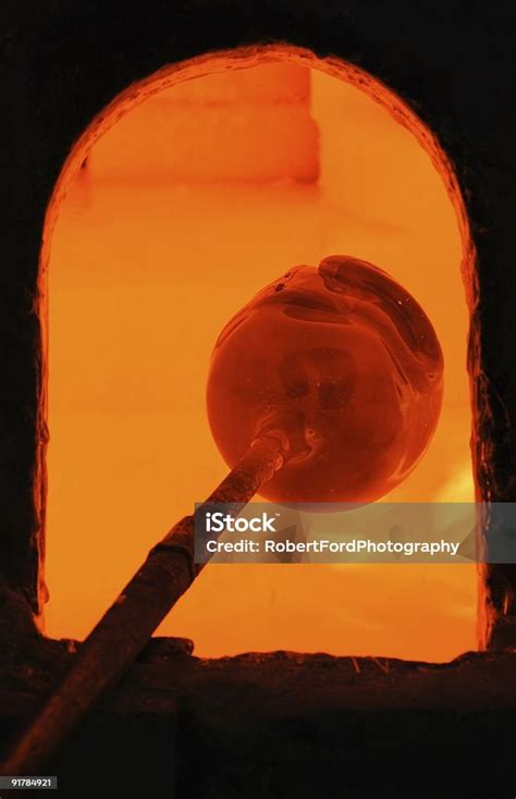 Vidrio Soplado Foto De Stock Y Más Banco De Imágenes De Soplador De