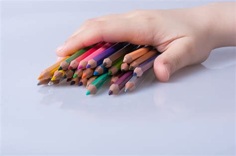 흰색 바탕에 색 연필 갈음질에 대한 스톡 사진 및 기타 이미지 갈음질 개념 교실 Istock