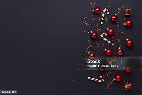 메리 크리스마스와 해피 홀리데이 인사말 카드 프레임 배너 검은 색 배경 0명에 대한 스톡 사진 및 기타 이미지 0명 2021년 겨울 Istock