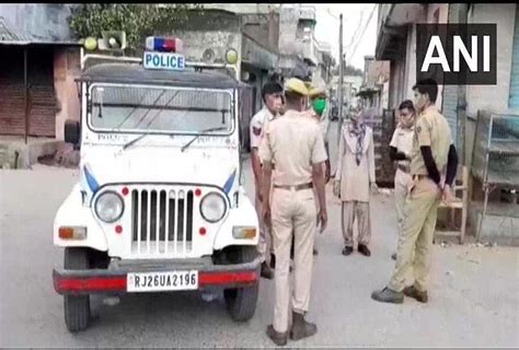 राजस्थान सेक्स रैकेट पर दबिश देने पहुंची पुलिस पार्टी हमला चार युवक