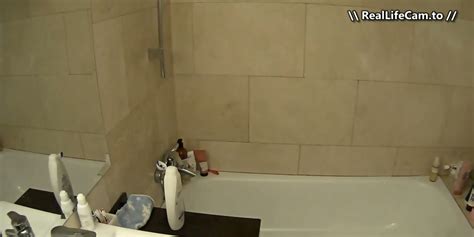 Short Lesbian Kiss In Bathub Eporner